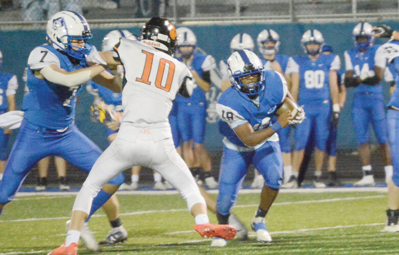 Bucs run to 27-0 win over Tigers | News, Sports, Jobs - The Intermountain